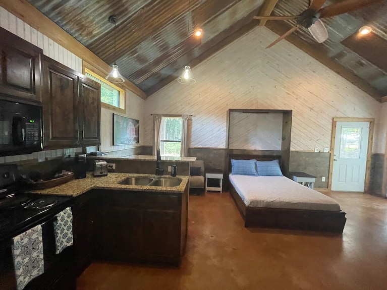 Lodge On Main St-bandera America!! - Bandera, TX