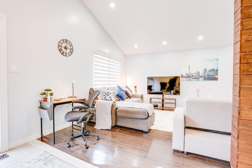 Furnished Family Home King Bed Parking Bbq Backyard Discounted Price - Pickering