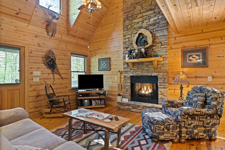Cozy, Pet Friendly Mountain Getaway Minutes From Downtown Blue Ridge, Ga - Blue Ridge, GA