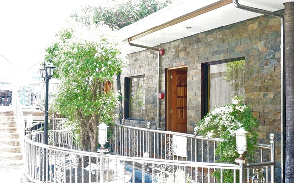 Palm Tree Resort And Restaurant - Bataan