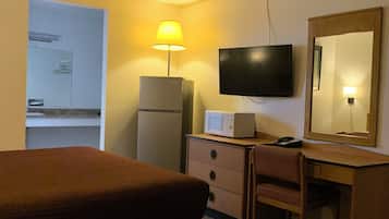 Quarto standard | Escrivaninha, ferros/tábuas de passar roupa, Wi-Fi de cortesia