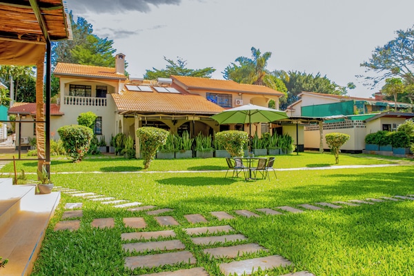 Cozy Stead - Nairobi