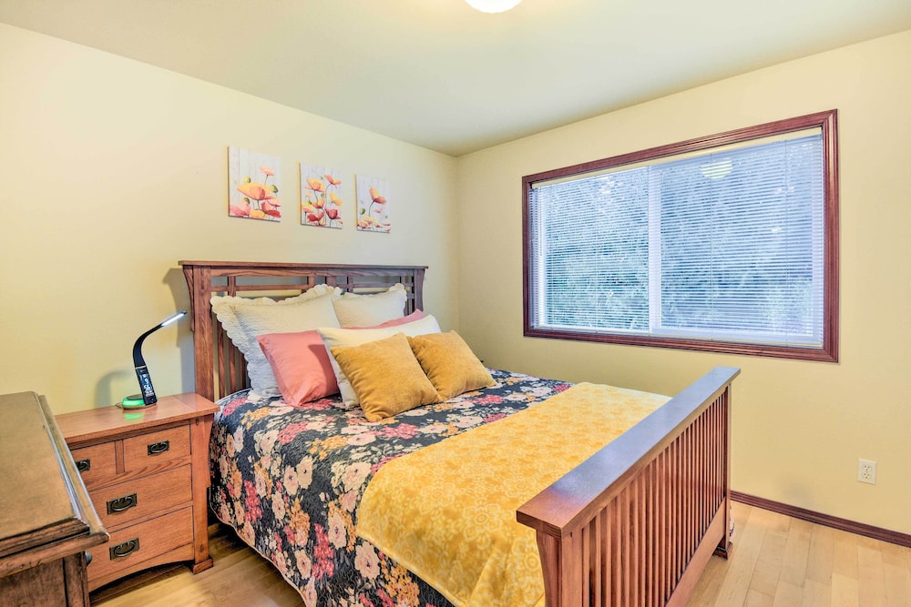 Stunning Sequim Hideaway w/ Hot Tub & Views - Bell Hill | Vrbo