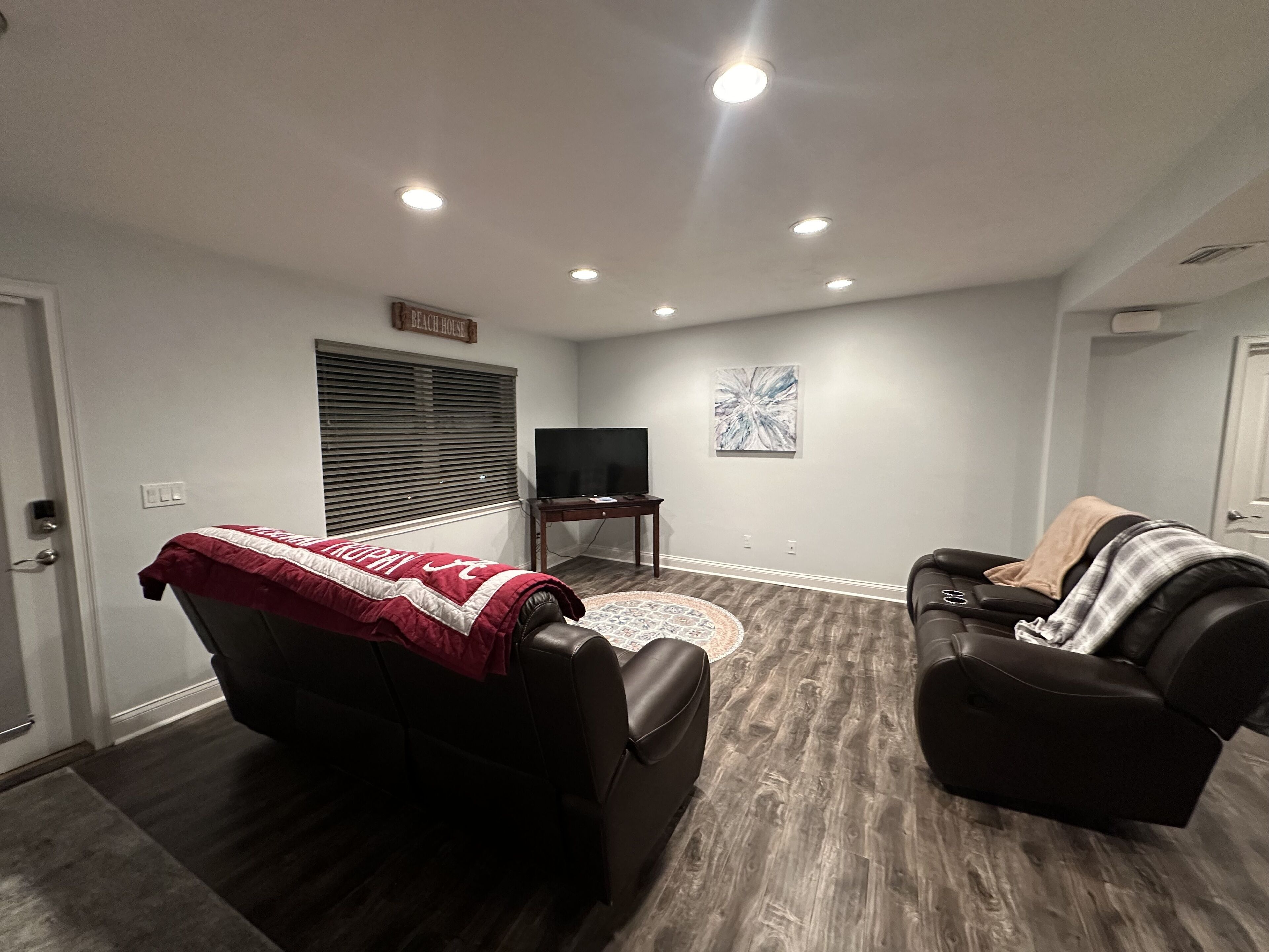 Beautiful 4 Bedroom Home Located Near All Your Favorite Spots In Daytona Beach - Daytona Beach, FL