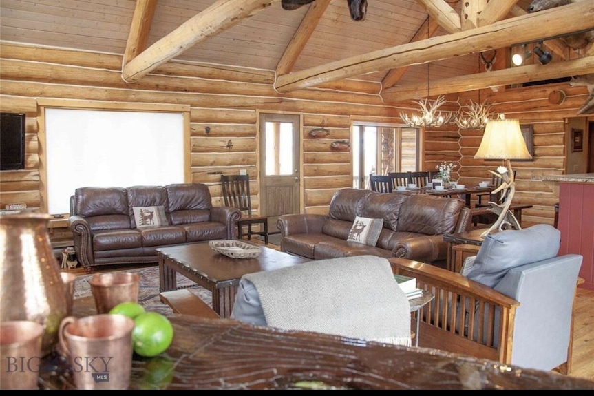 Yellowstone Inspired Lodge - Two Fireplaces - Montana