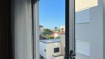 Quarto Familiar | Minibar, cofre no quarto, com decoração personalizada