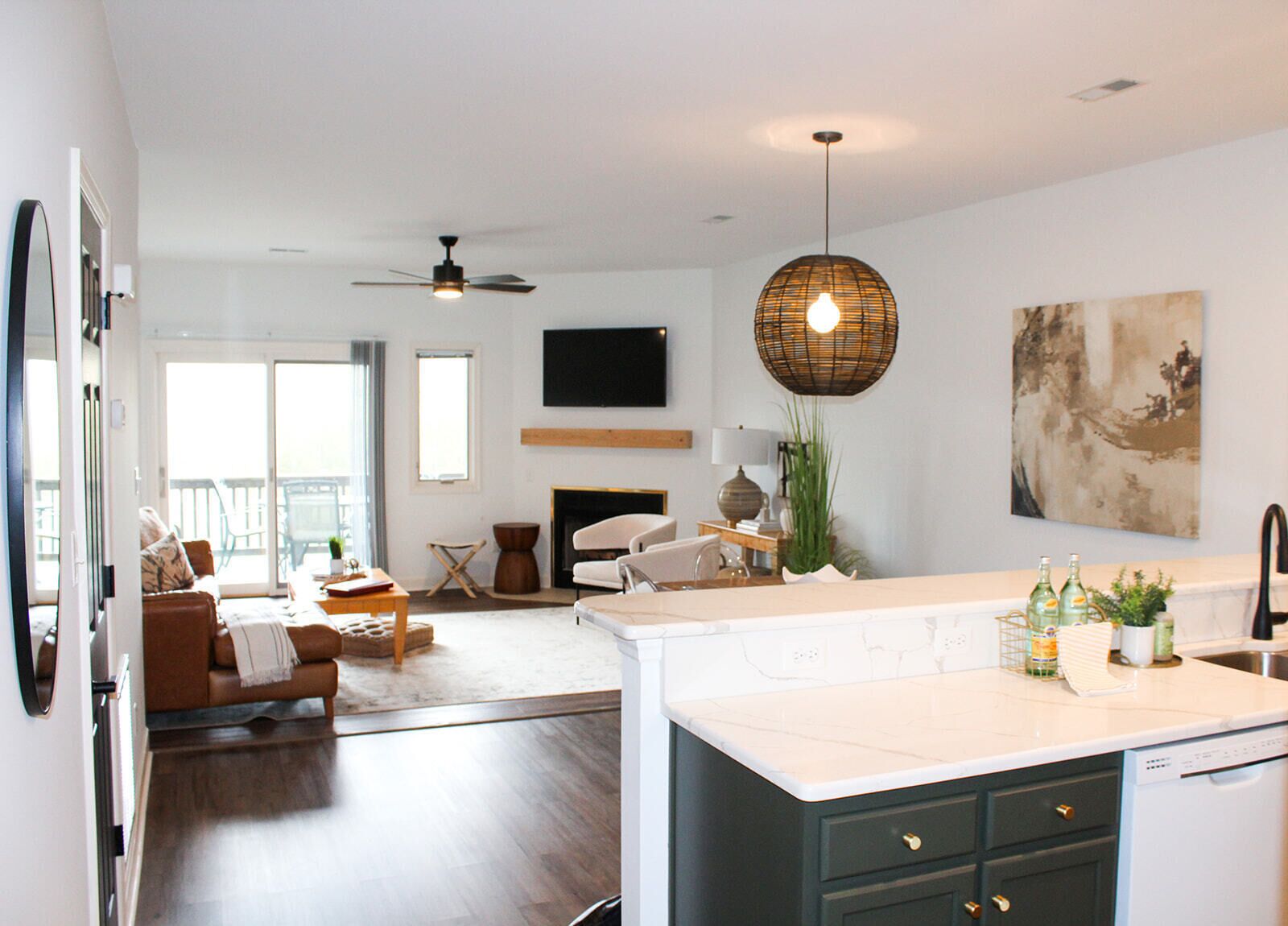 Modern Lake Front Condo | Renovated Professionally  | Amenities - Virginia