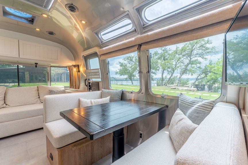 Sunset Cliff Resort On Lake Travis: Wedding, Event, Heated Pool, Dock, & Boat - Lake Travis, TX