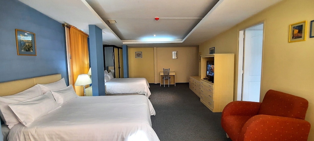 Mh Executive Suite With Terrace - 2 Double Beds - City View - Quito