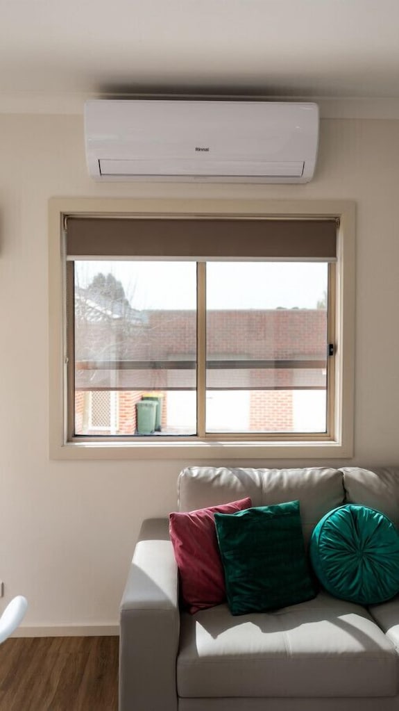 Work & Unwind In Comfort: Ballarat 2 Bed Apartment - Kryal Castle