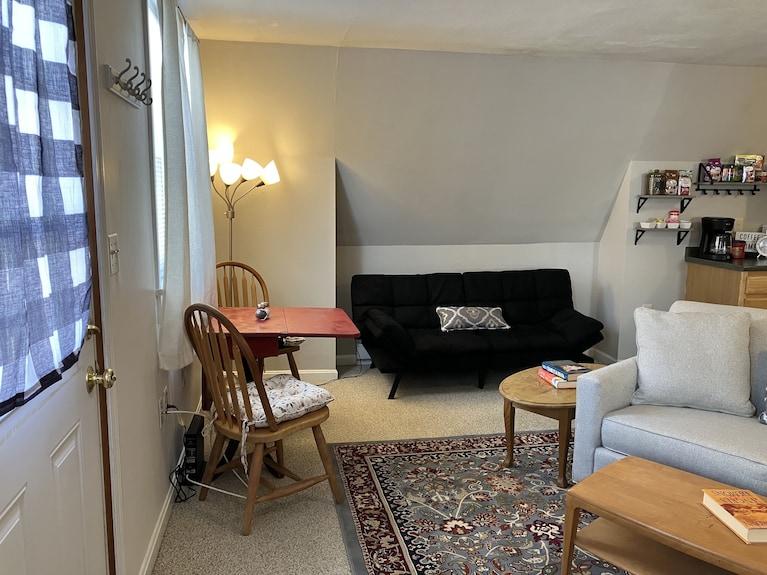 Tidy 2-bed W/ Parking!wine!unh - 노팅험