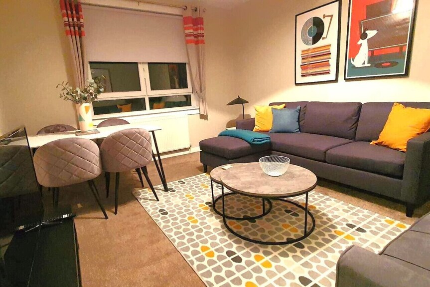 Mackie House: A Fully Equipped House In A Residential Area Within The Costal Town Of Port Glasgow - 로몬드 호