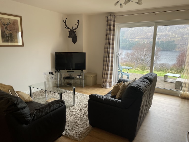 Hunters Lodge, 5 Corries Stunning Loch Side Property - Spean Bridge