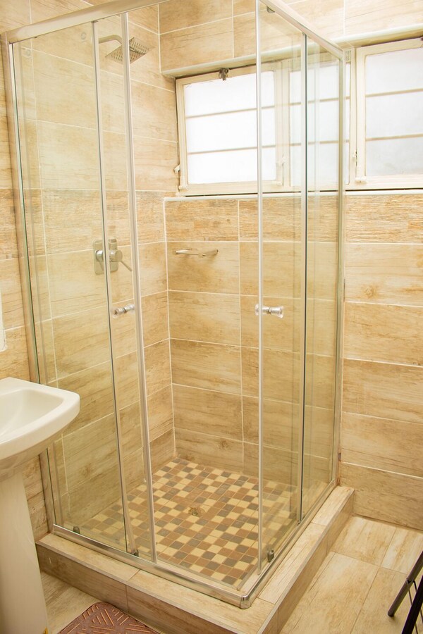 R Executive Apartments - Harare