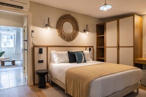 Loft clássico | Cofres nos quartos, escrivaninha, quartos à prova de som