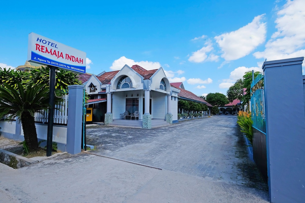 Collection O 91046 Hotel Remaja Indah Masamba - Makasar