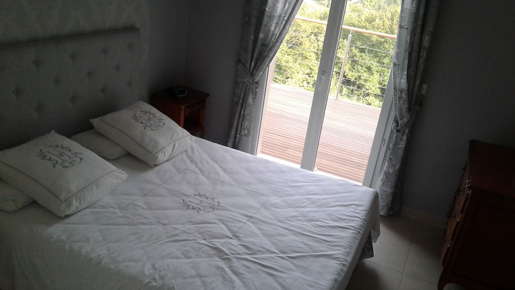 Detached House With Access To Private Fishing Pond - Bergerac