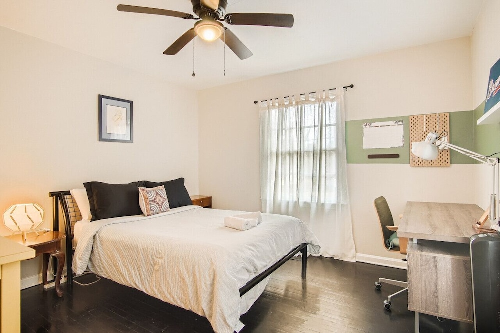 1429 Lanvale · Quaint Boho Retreat Near Downtown - Pet Friendly - Hartsfield-Jackson Atlanta Airport (ATL)