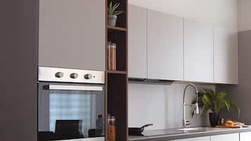 Apartamento Exclusivo | Cozinha privada | Um frigorífico/congelador grande, um micro-ondas, um forno