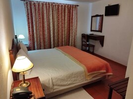 Quarto Clássico com Cama de Casal | Wi-fi grátis 