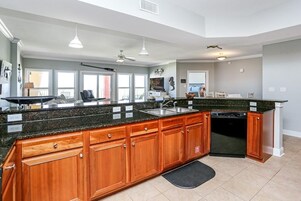 Condo, várias camas (Paradise Shores 403 Sunset Paradise) | Parte interna