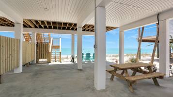 Casa geminada, várias camas (Beach Fantasies B) | Opções para refeição ao ar livre