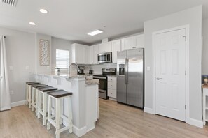 Condo, várias camas (Surfside 15  Beachtime) | Cozinha privada | Fogão, torradeira