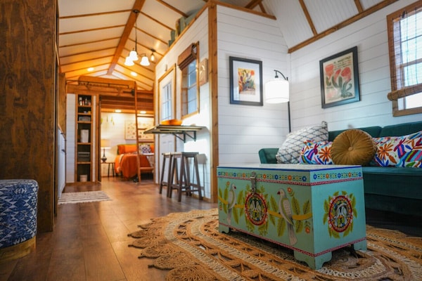 Chic Tiny Home Close To Everything @ Casa Paloma - Alpine, TX