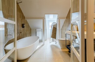 Loft | Casa de banho | Um secador de cabelo, toalhas fornecidas 