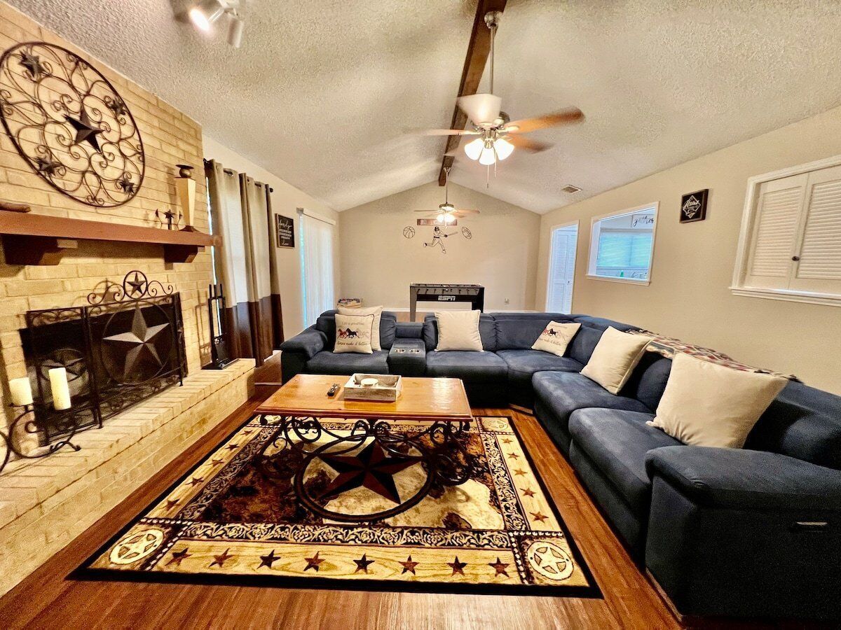 Northern Hills 3br Accessible Home  Insurance & Relocation Housing  Wi-fi W/d - San Antonio, TX