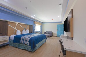 Quarto, 1 cama king-size, kitchenette | Secretária, ferro/tábua de engomar, Wi-fi grátis 