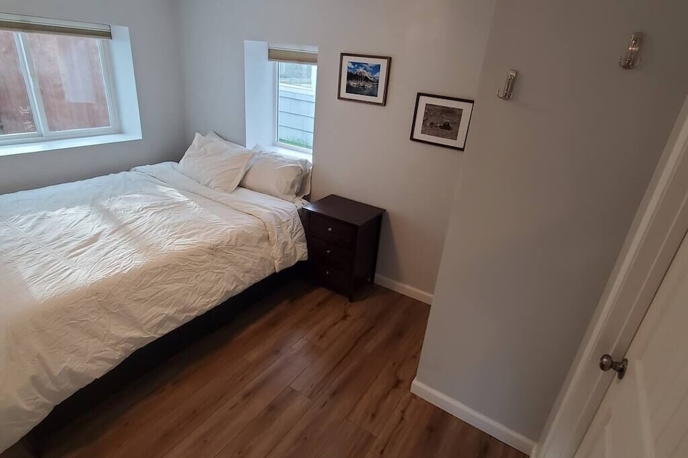 Luxury Dt Cottage - Free Parking - Self Check-in - Alaska