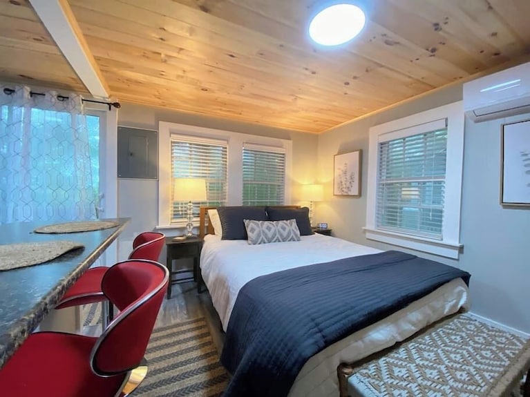 Cheerful Cottage Close To Everything 12 - Maine