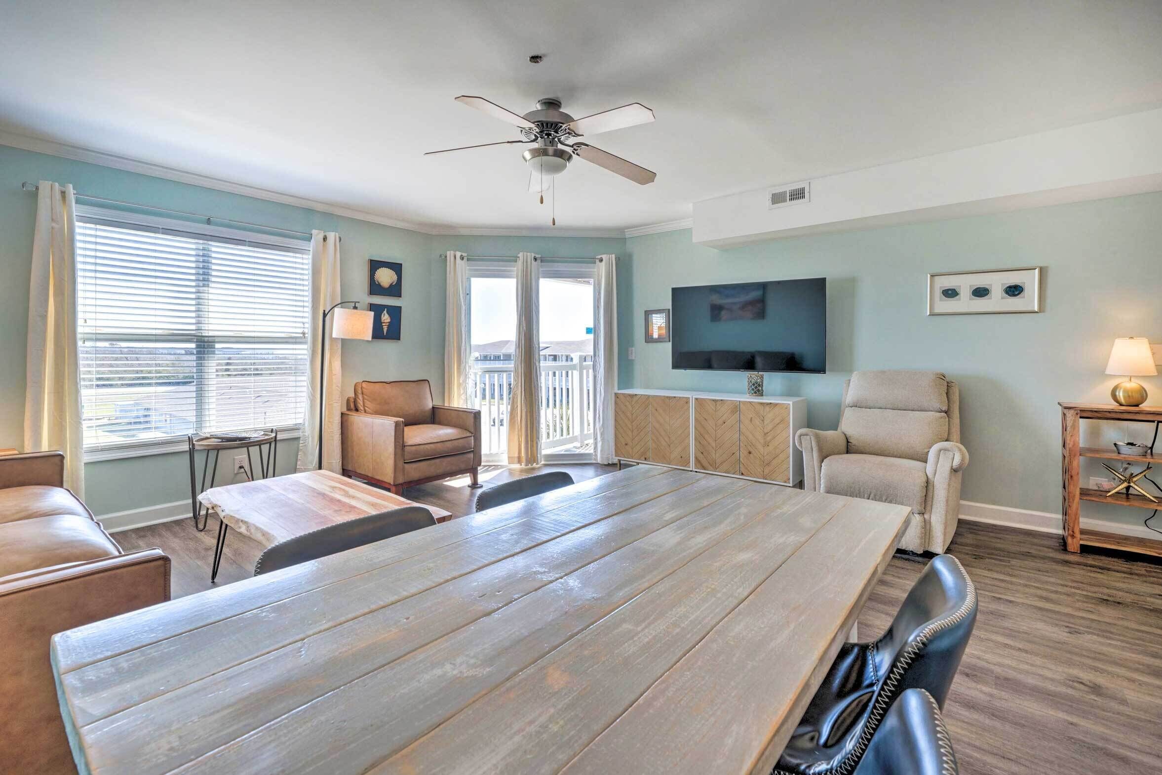 Oak Island Condo - Walk To The Beach! - Oak Island, NC