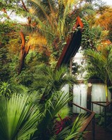 Bungalow Bohemia Maya | Cofre no quarto, com decoração personalizada