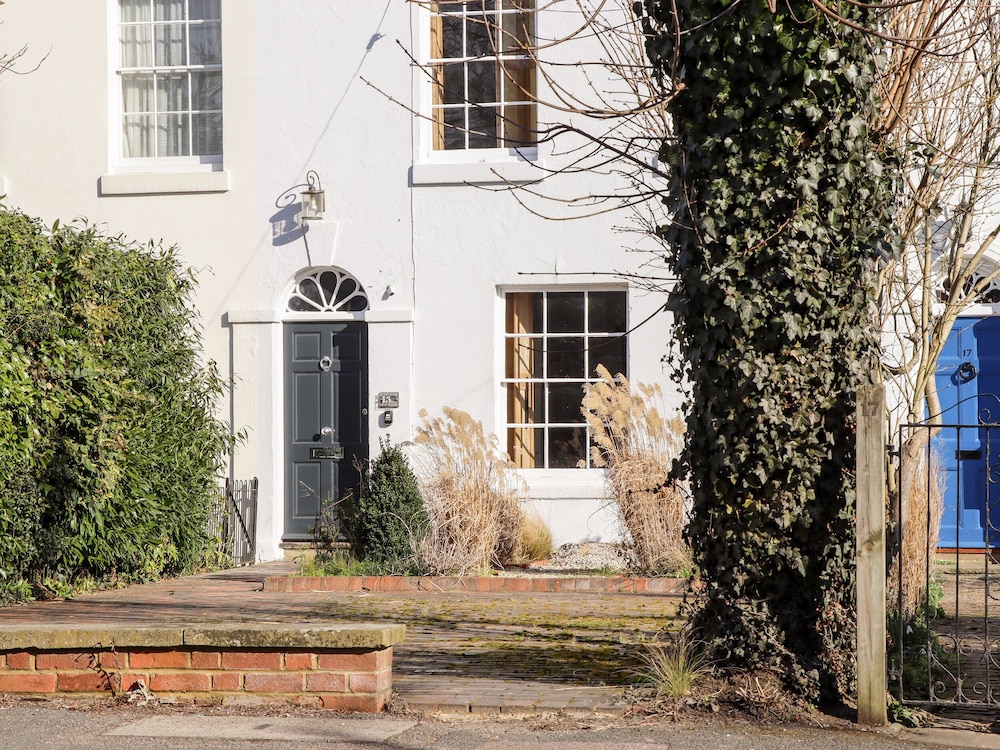 Crud Yr Awel - Canterbury