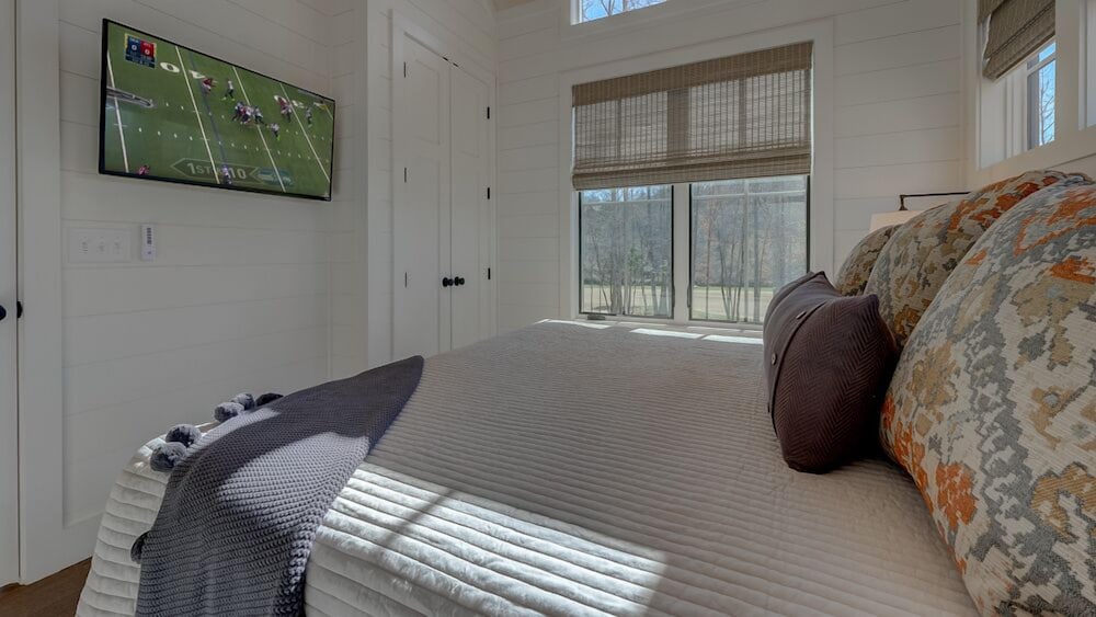 Golf And Riverfront Cottage | King Bed | Group Availability - Blue Ridge, GA