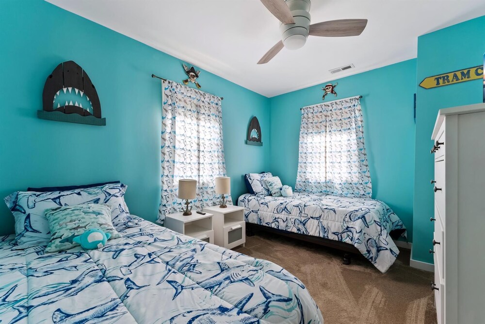Newly Renovated 4 Bedroom Home Only 2 Blocks From The Beach! - North Wildwood, NJ