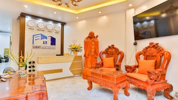 Quarto Individual Básico | Sala de estar | Televisor de 43 polegadas com canais por cabo