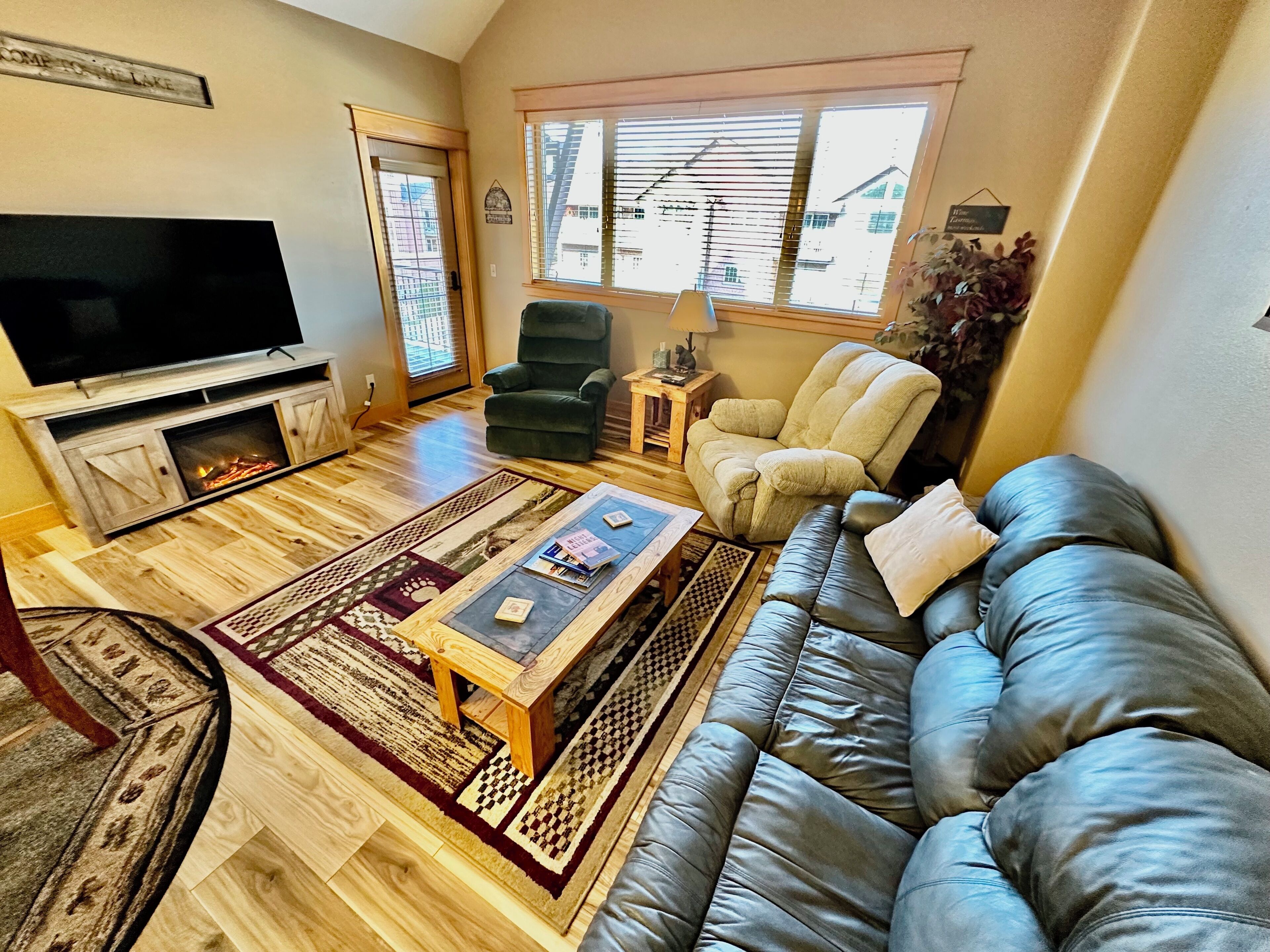 New Cozy Top Floor Riverstone Condo-private Balcony-walk To Shops & Restaurants - Coeur d'Alene, ID