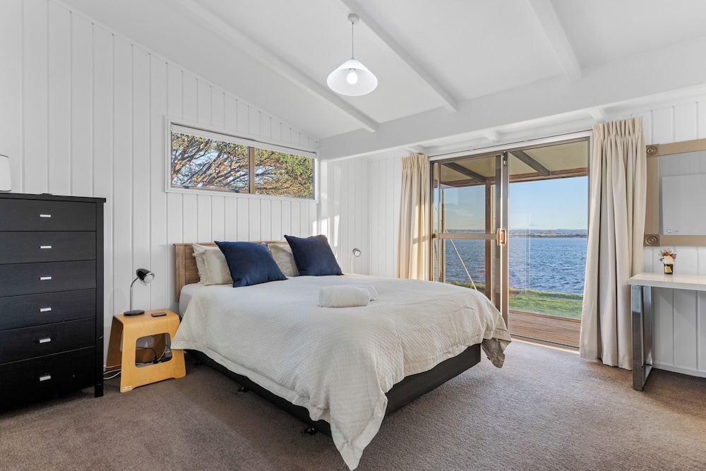 Pukehina Estuary Sunset Views Holiday Home - Pukehina | Vrbo