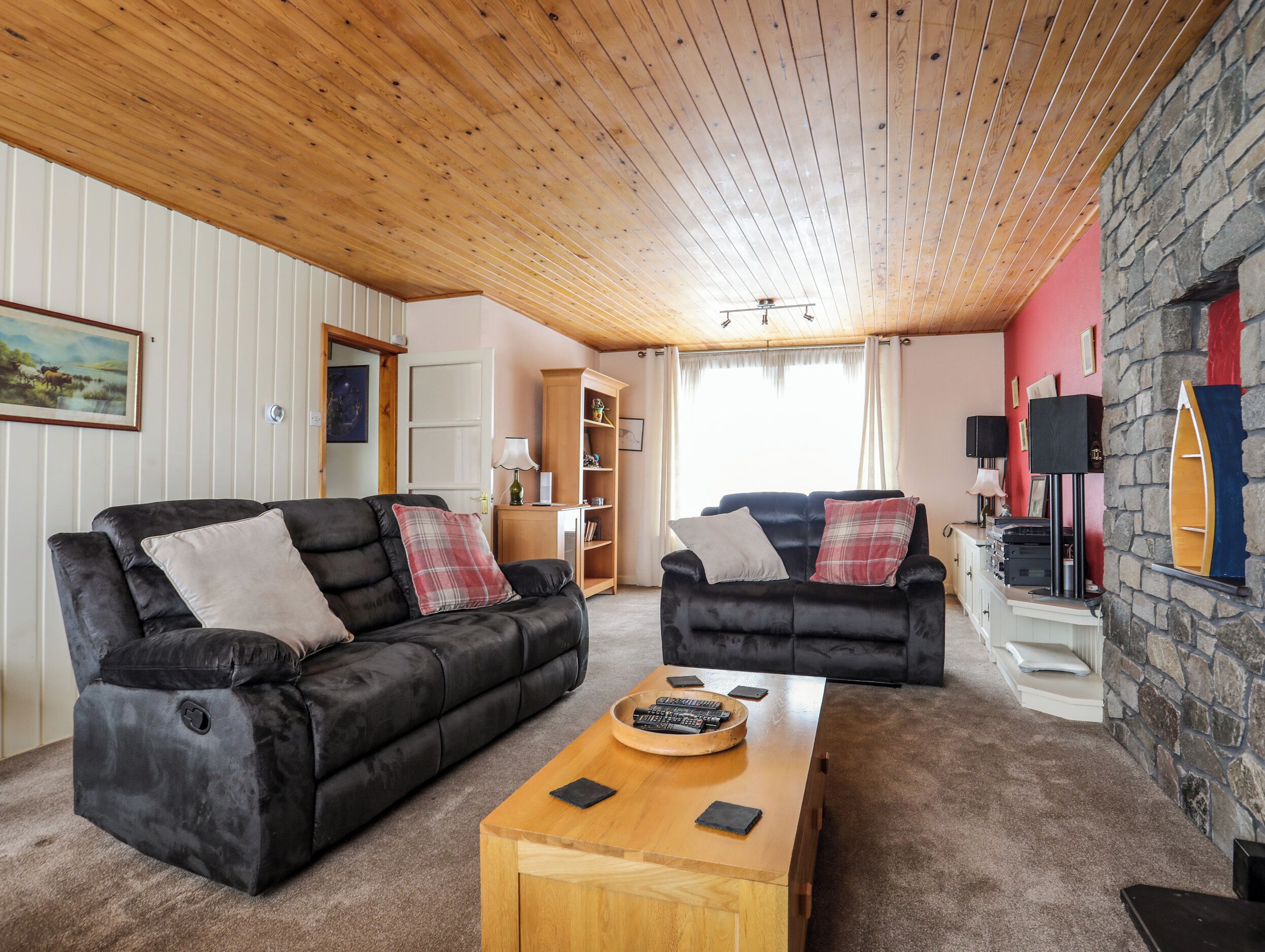 Hillside, Pet Friendly, Character Holiday Cottage In Pwllheli - Pwllheli