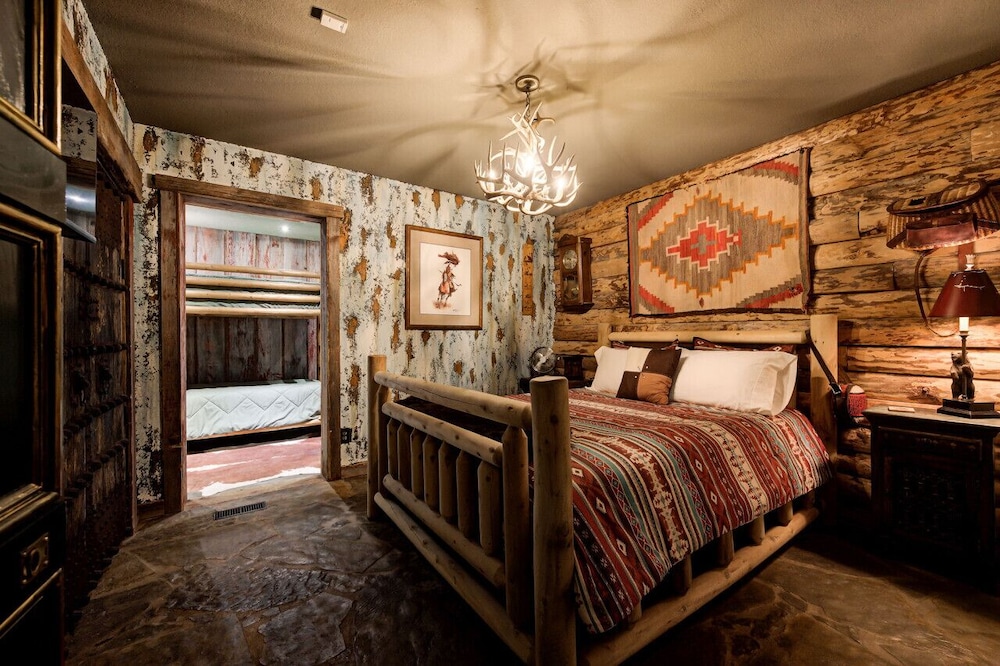 Amazing unique castle experience “Scarlet Manor” 5 bedroom/ 5 bath ...