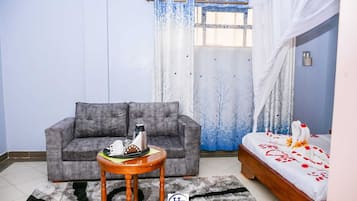 Quarto Duplo Deluxe | Sala de estar | Smart TV de 32 polegadas com canais digitais, televisor