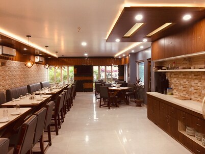 HOTEL SATKAR