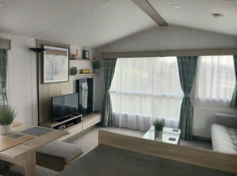 Sea Breeze, Modern, Cosy Holiday Home. - England