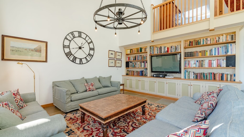 The Old Barn, Witney - Sleeps 6 Guests In 3 Bedrooms - Witney