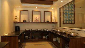Café da manhã com buffet grátis todos os dias