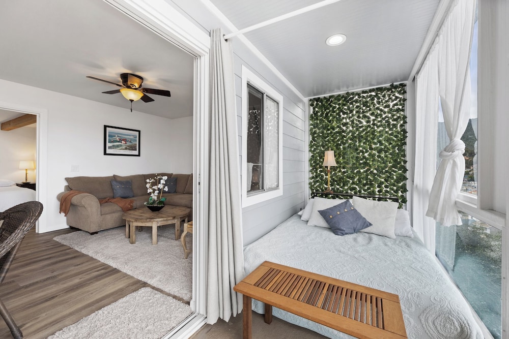108mt#2 - Prime Location On The Hillside Of Avalon Overlooking Harbor W/ Golf Ca - South Beach, Avalon