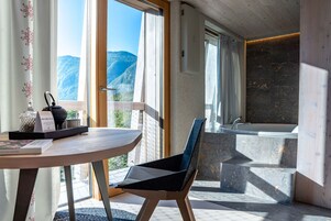 Suite Superior | Minibar, cofre no quarto, secretária, cortinas/cortinados opacos 